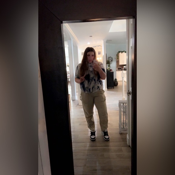 Avrie's Closet (@avrie_watson) | Poshmark